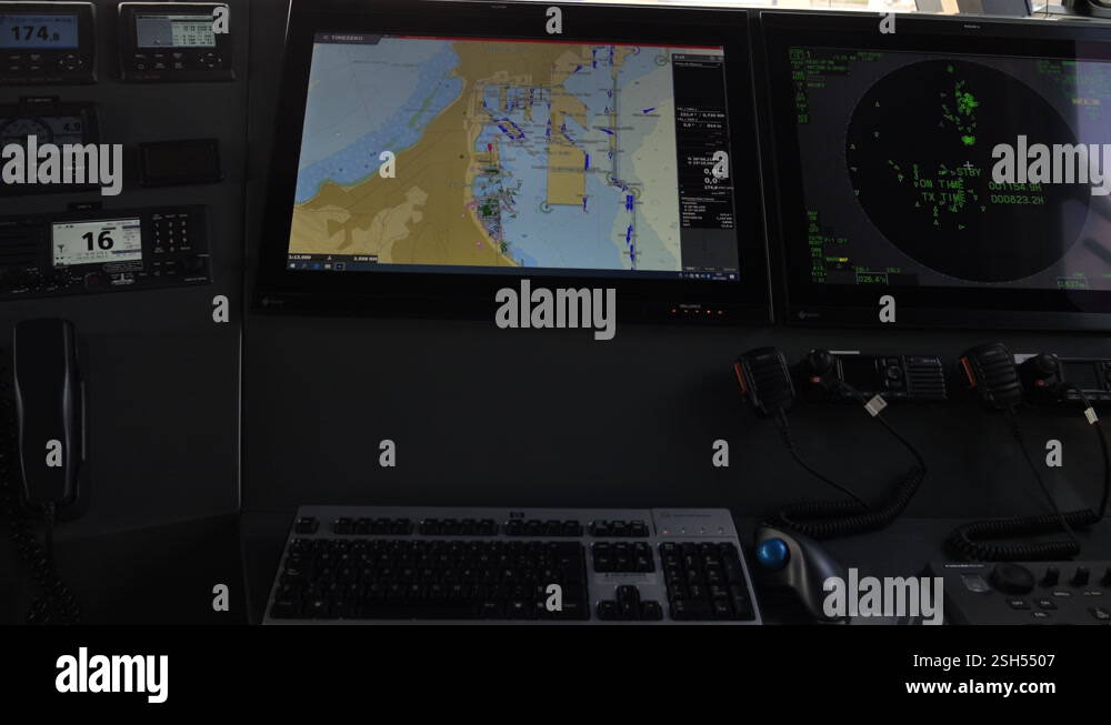 Radar screen and maritime navigation tools in a Spanish customs ...
