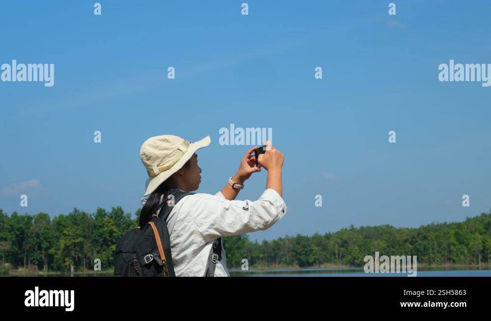 Ecologist uses mobile phone to take pictures of the reservoir for data ...
