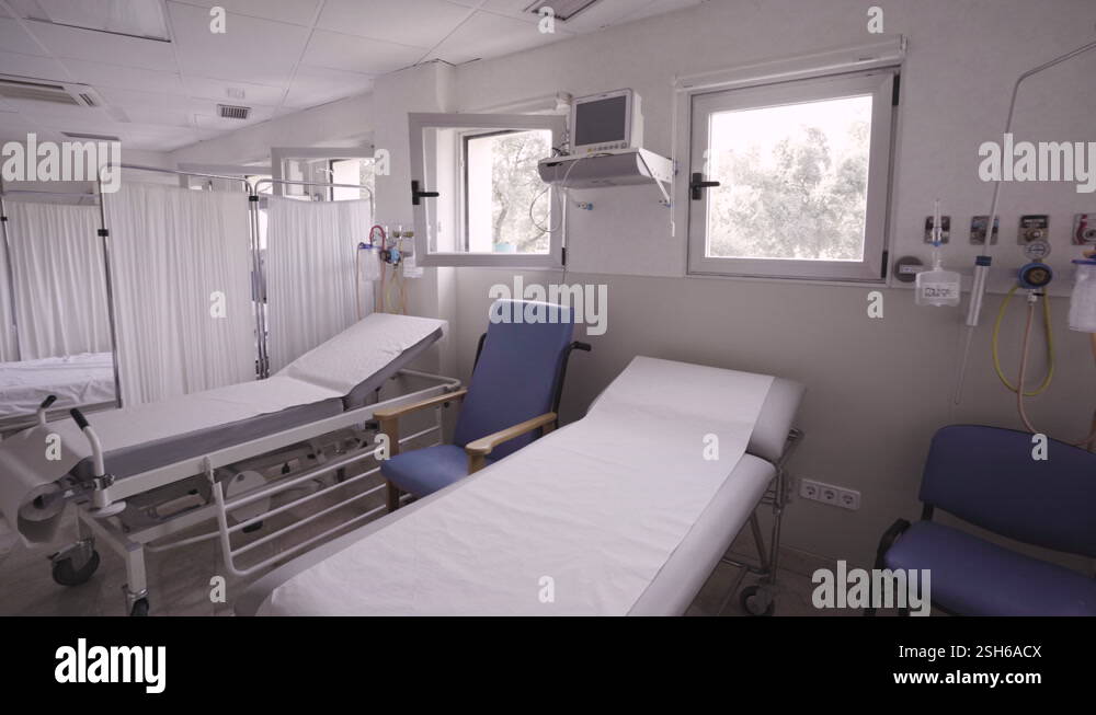 private clinic hospital ER medical emergency room with empty bed Stock ...
