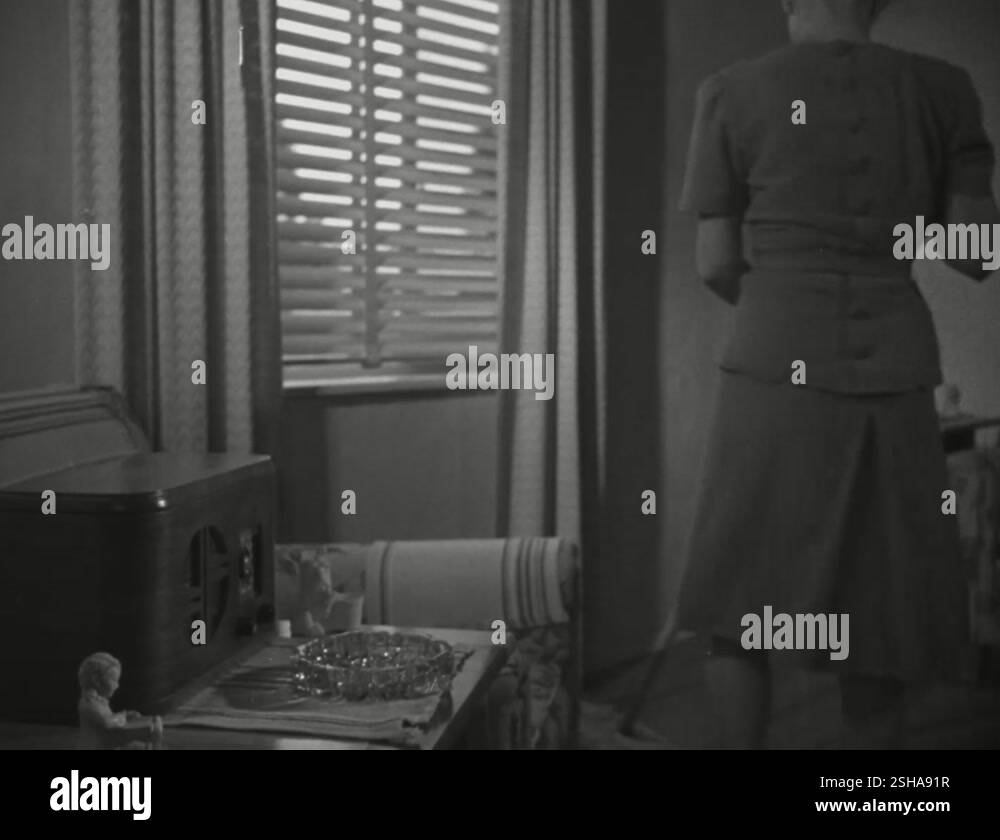 Vintage radio floor Stock Videos & Footage - HD and 4K Video Clips - Alamy