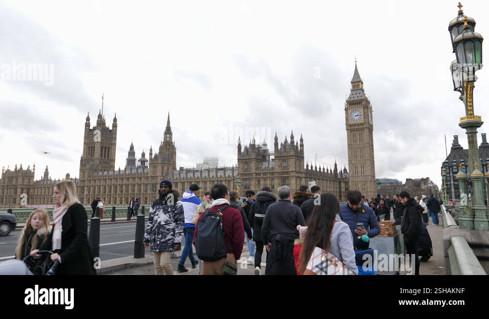 Crowded Westminster Bridge with the Palace and Big Ben in Background ...