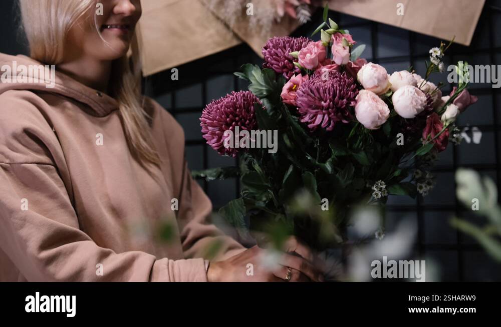 Female florist in flower shop. Woman making a beautiful and stylish ...