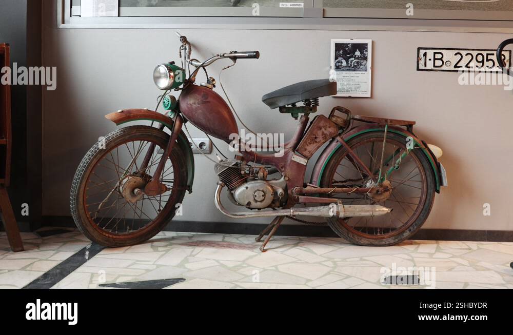 Old motor gallery Stock Videos & Footage - HD and 4K Video Clips - Alamy