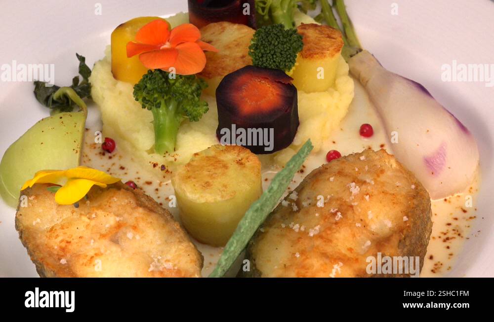 Recipe of cod steak, mashed potatoes and its farandole of vegetables ...