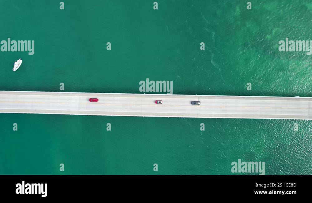 Cars driving over long bridge on overseas highway Florida keys ...