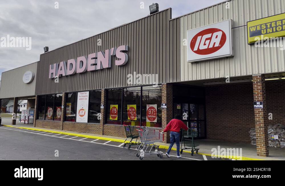 Haddens IGA retail grocery store and worker wearing face mask gathering ...