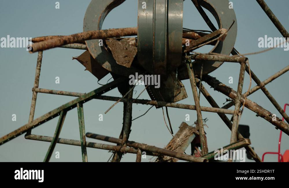 Scrap Yard Claw Moving Metal Stock Video Footage - Alamy