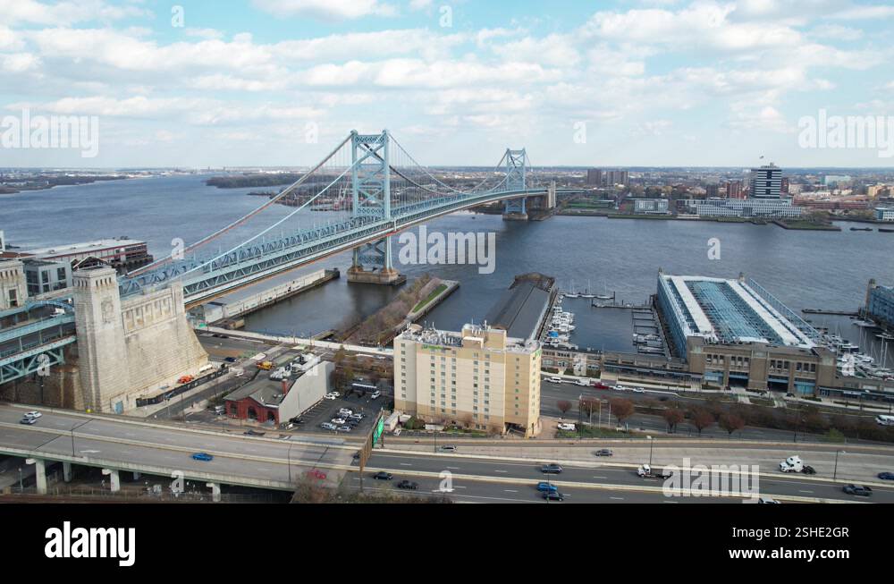 Drone shot flying over Interstate 95 in Philadelphia towards the Ben ...