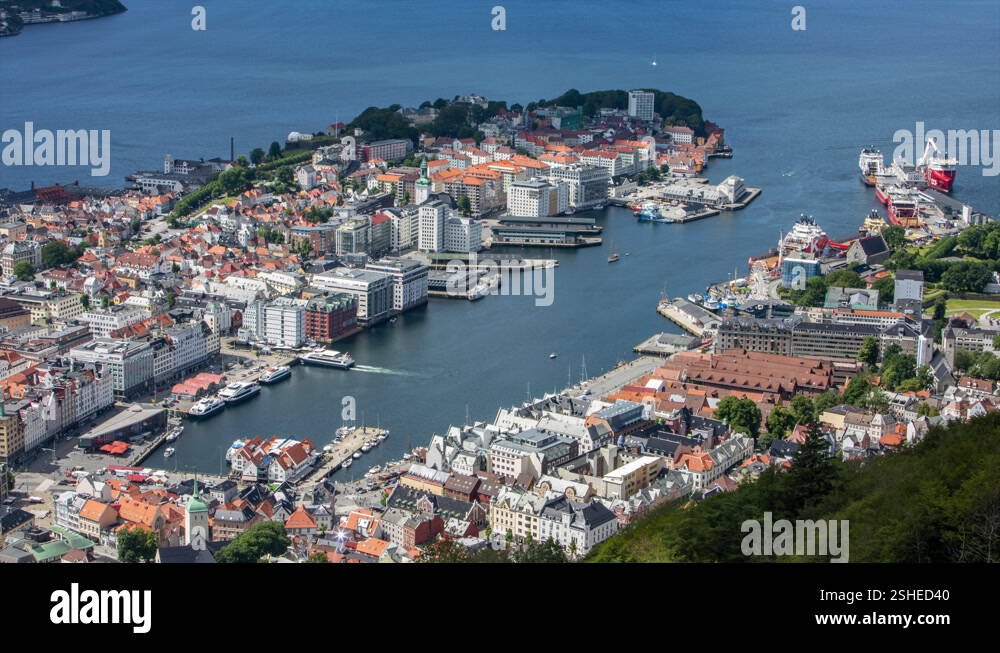 Beautiful view of the gorgeous harbour and seafront area of Bergen ...