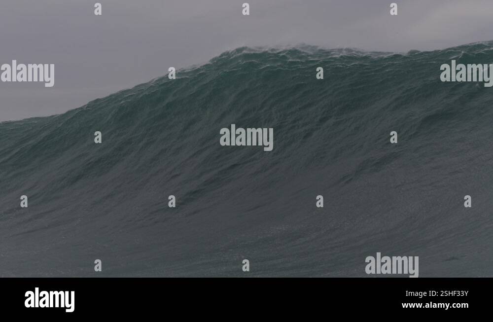 Empty Big Wave Nazaré 14 Stock Video Footage - Alamy