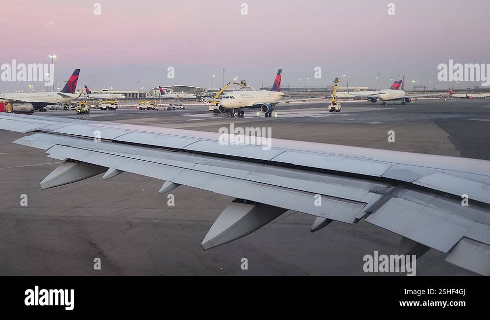 Airline station Stock Videos & Footage - HD and 4K Video Clips - Alamy