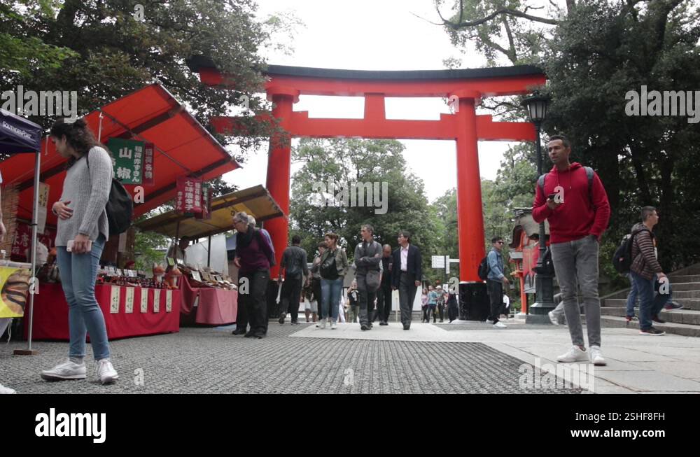The main red torrie gate at the shinto shrines in Kyoto Japan Stock ...
