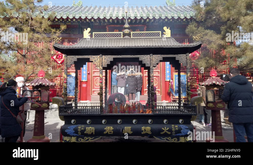 Crowd of People praying for good fortune in Fire God Taoism Temple ...