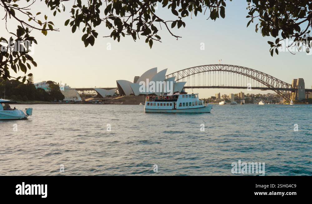 Tourists and big cruiser at Sydney Opera House at circular quay in ...