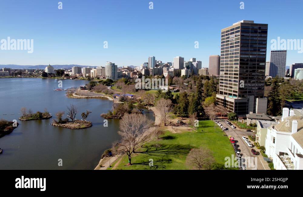 slow aerial push in to the oakland california skyline Stock Video ...