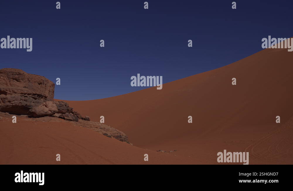 Rocks and dunes in Sahara desert, Tassili N'Ajjer, Tadrart Rouge ...