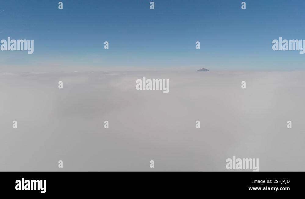 FPV video, cloud surfing, low flying at high speed above the clouds ...