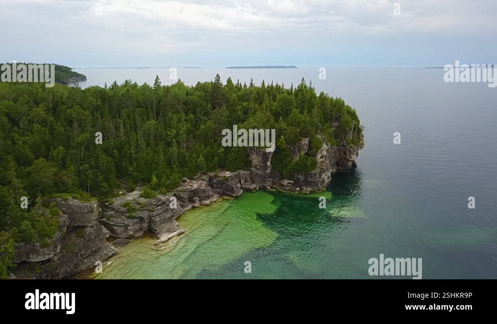 Rugged, clear water shoreline of Georgian Bay at Tobermory in Canada ...