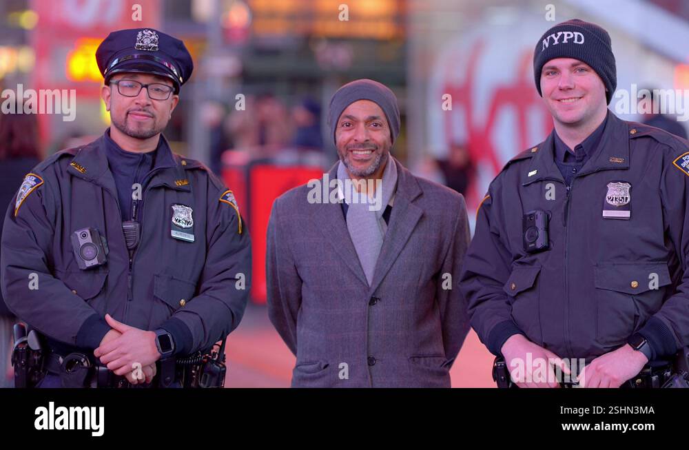 Friendly NYPD Officers posing for photos at Times Square - NEW YORK ...