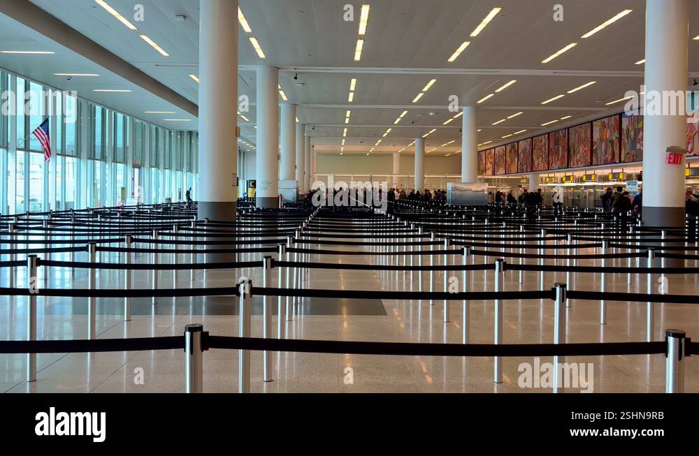 Waiting cues for immigration and passport control at JFK airport - NEW ...