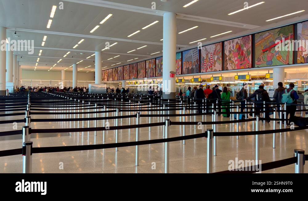 Waiting cues for immigration and passport control at JFK airport - NEW ...