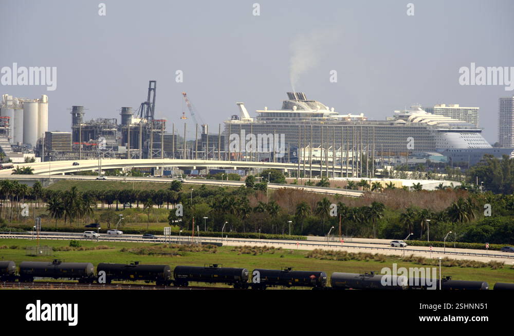 Sweeping video of cruise ships at Port Everglades taken from FLL ...