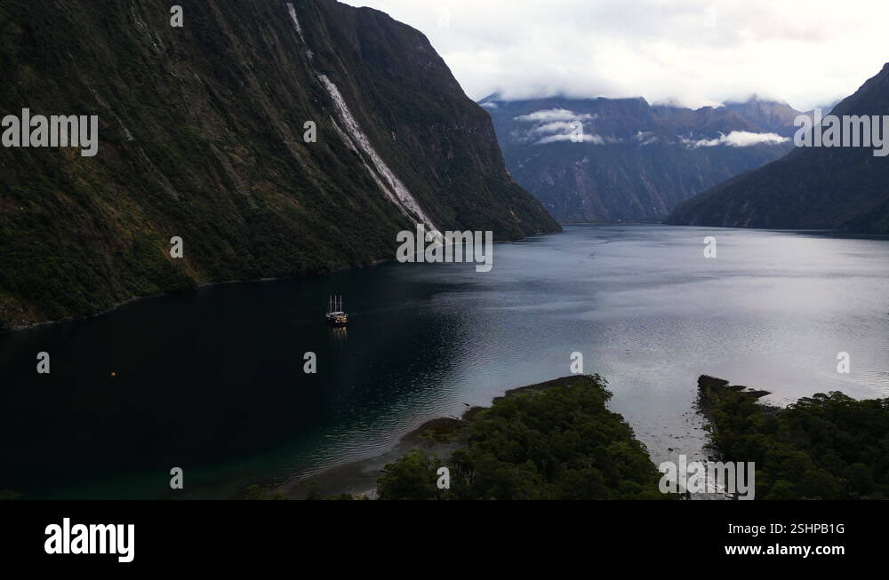 Single yacht anchored in scenic Harrison Cove, Milford Sound, New ...