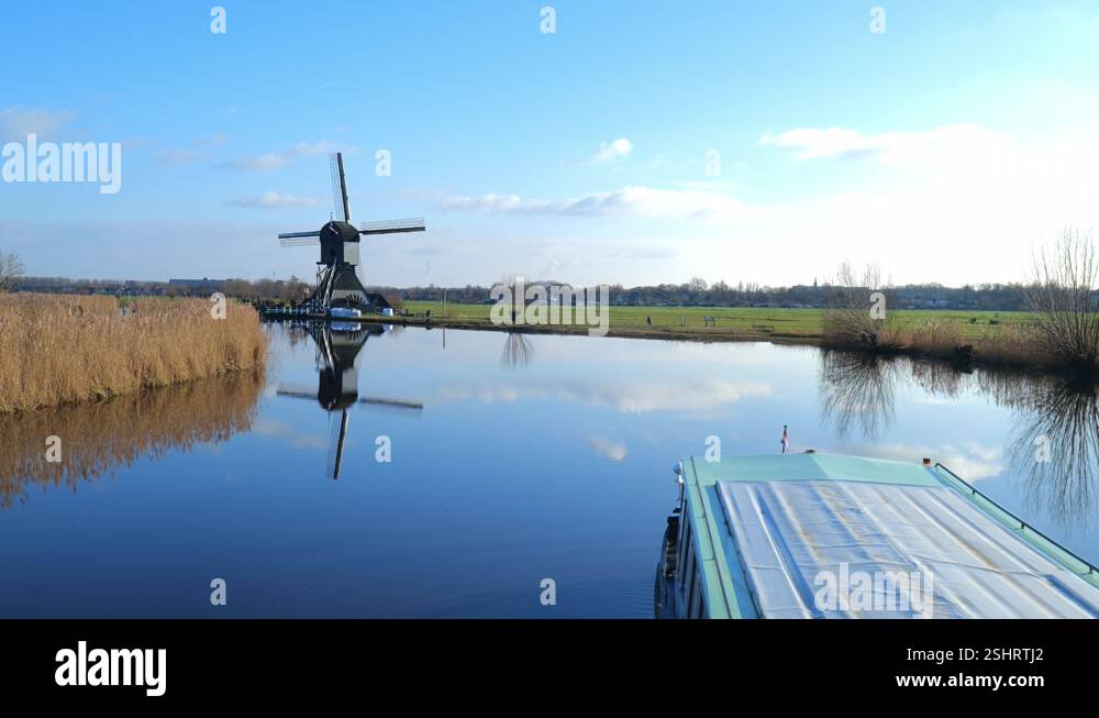 Whisper boat Stock Videos & Footage - HD and 4K Video Clips - Alamy