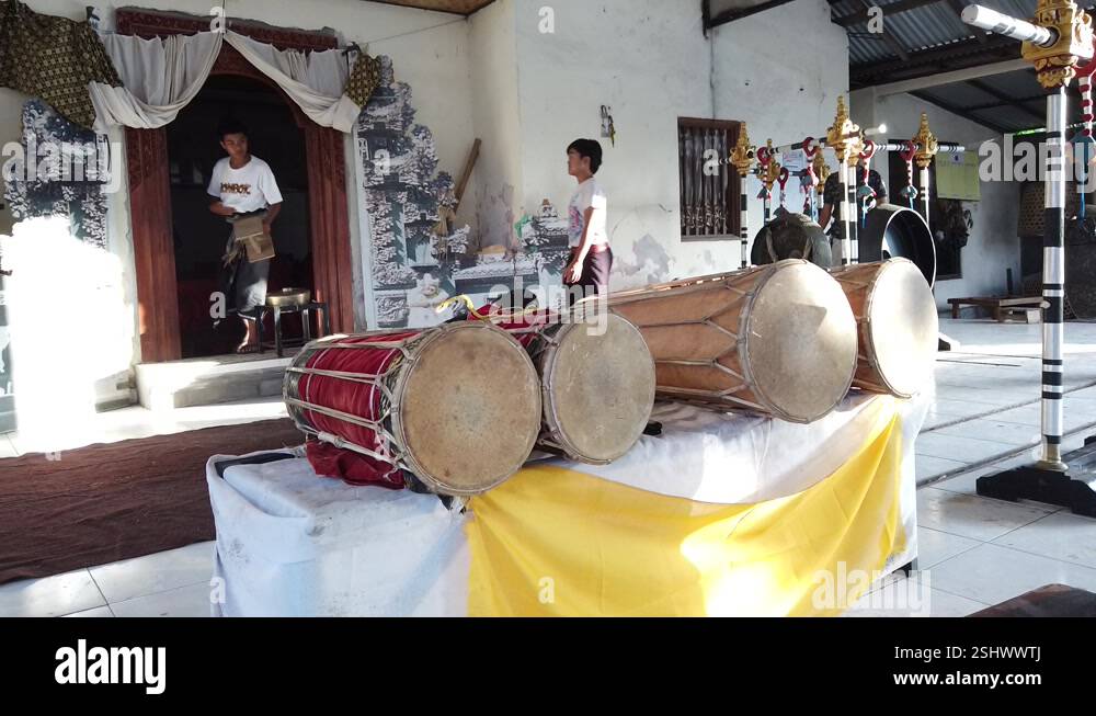 Traditional balinese gong musical Stock Videos & Footage - HD and 4K ...