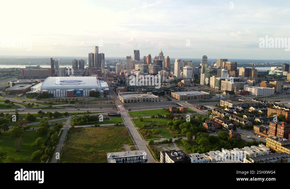 Aerial forwarding shot of urban green space, downtown Detroit with ...