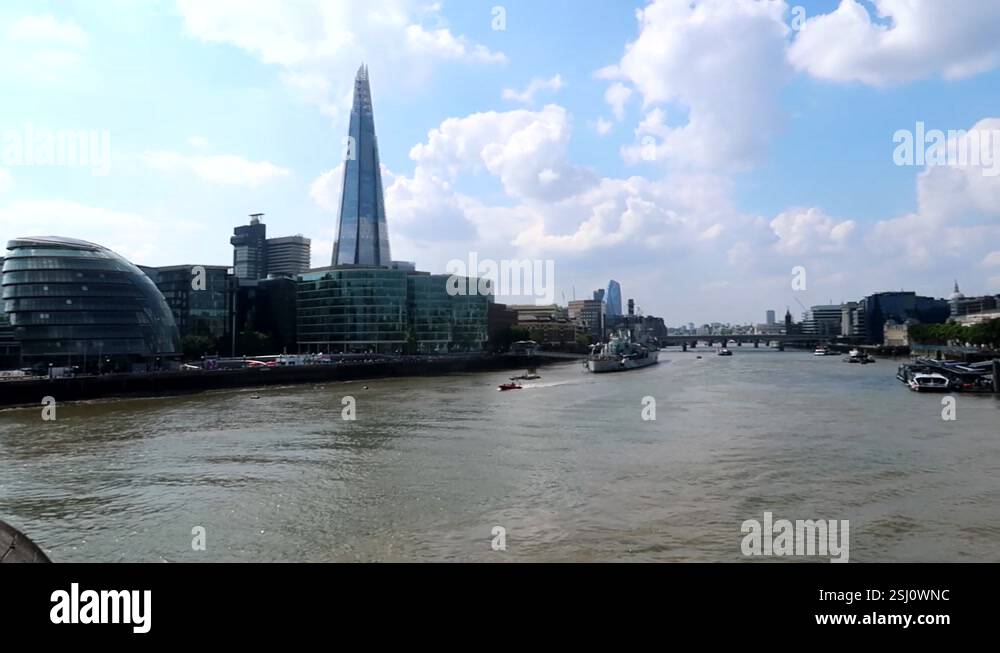 London Financial District with iconic buildings in both sides of Thames ...