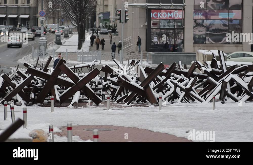 Anti-tank hedgehogs in Kyiv. Anti-tank hedgehogs in the center of the ...