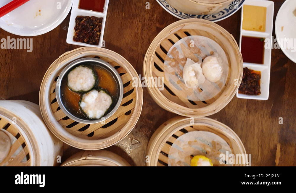 Dim sum restaurant traditional family Stock Videos & Footage - HD and ...