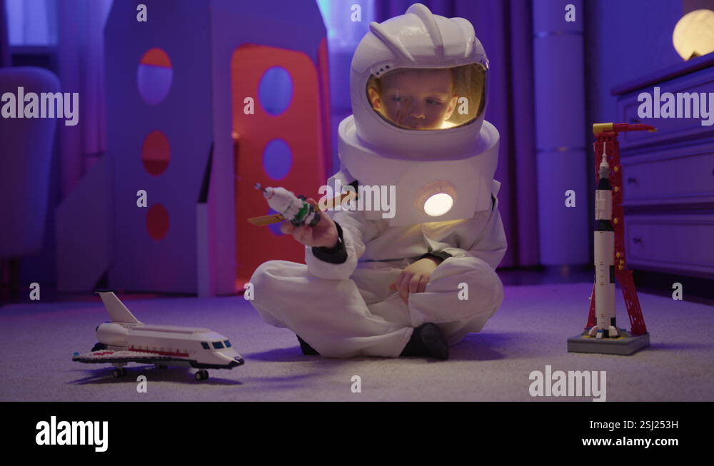 Spaceman costume Stock Videos & Footage - HD and 4K Video Clips - Alamy