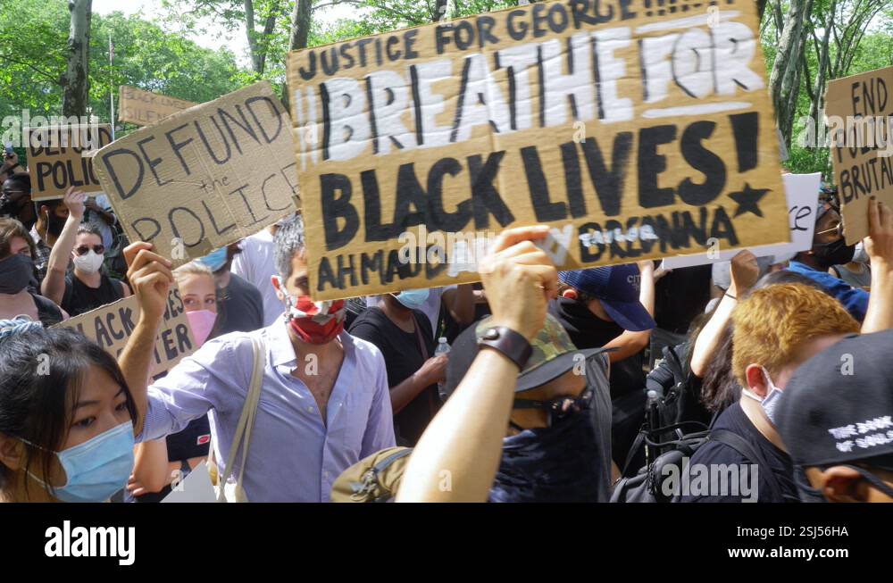 People carrying Signs during Black Lives Matter protest in Cadman Plaza ...