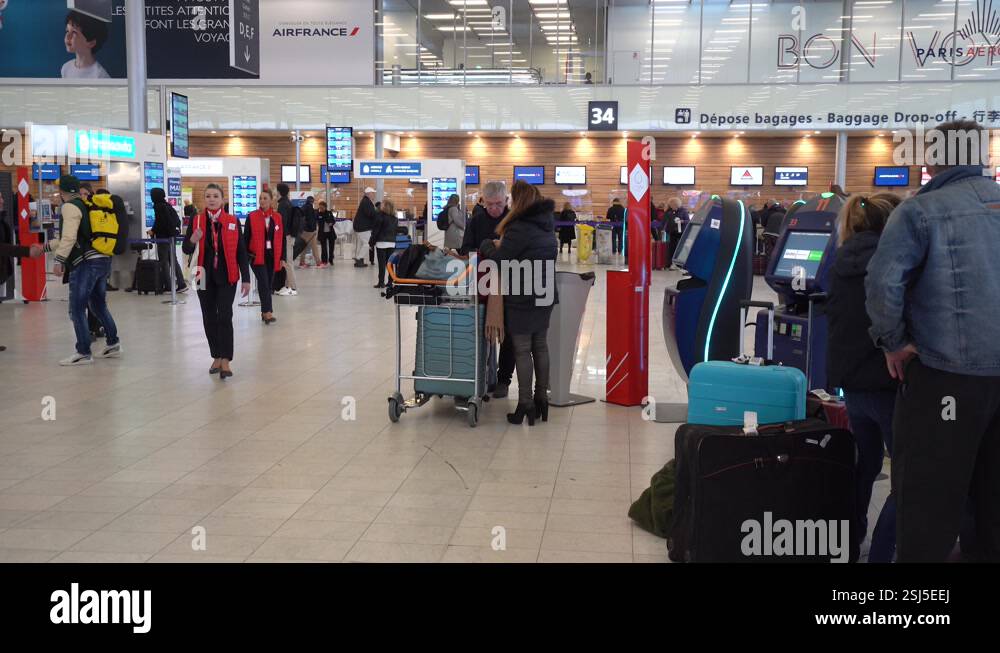 Baggage drop off Stock Videos & Footage - HD and 4K Video Clips - Alamy