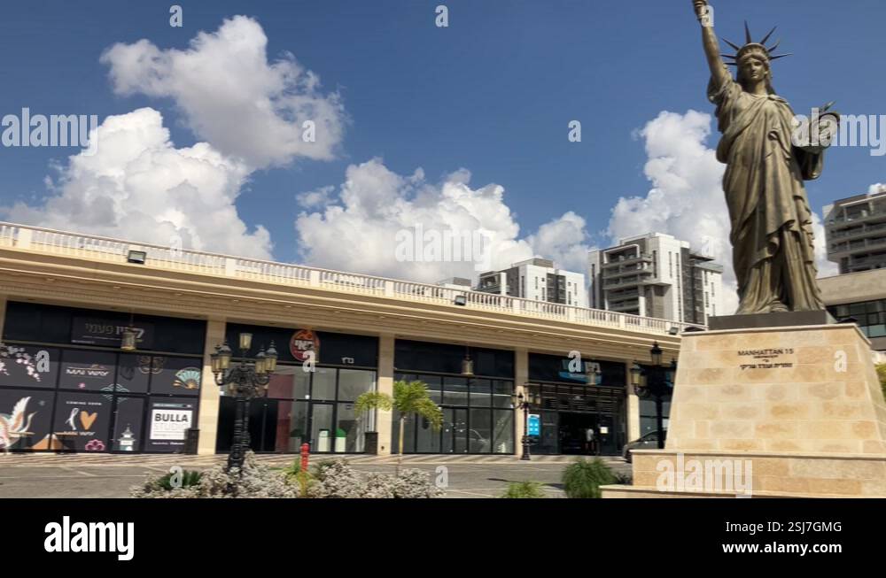 NETIVOT ISRAEL Model Statue of Liberty Stock Video Footage - Alamy