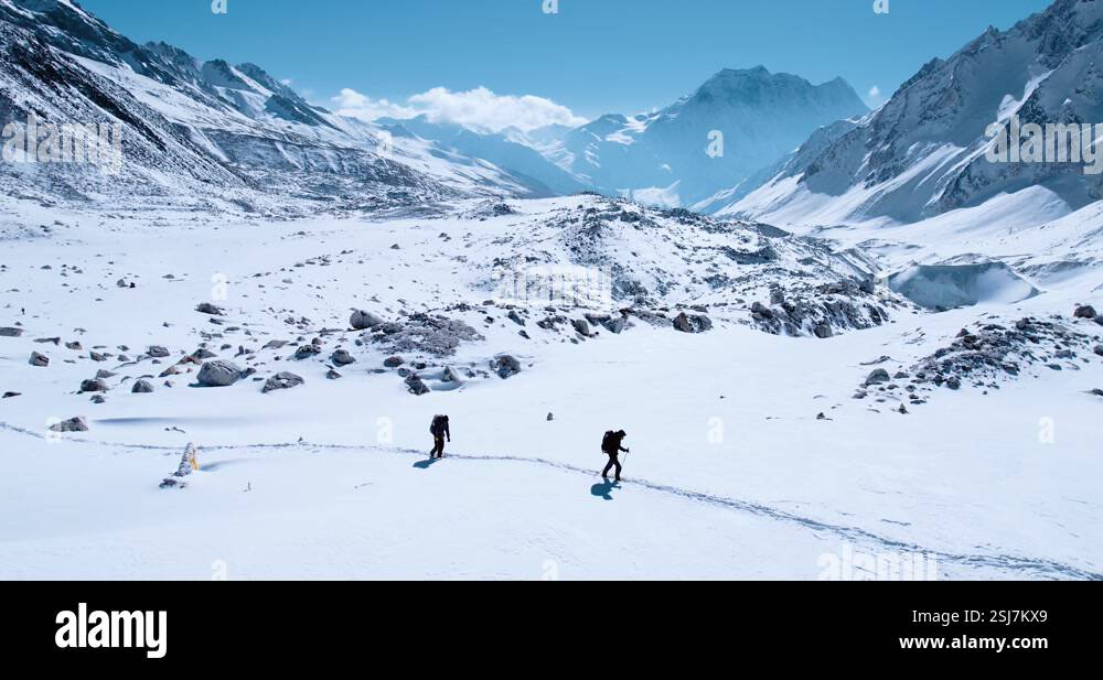 Stunning parallax shot captures two boys trekking to Larke-la Pass in ...