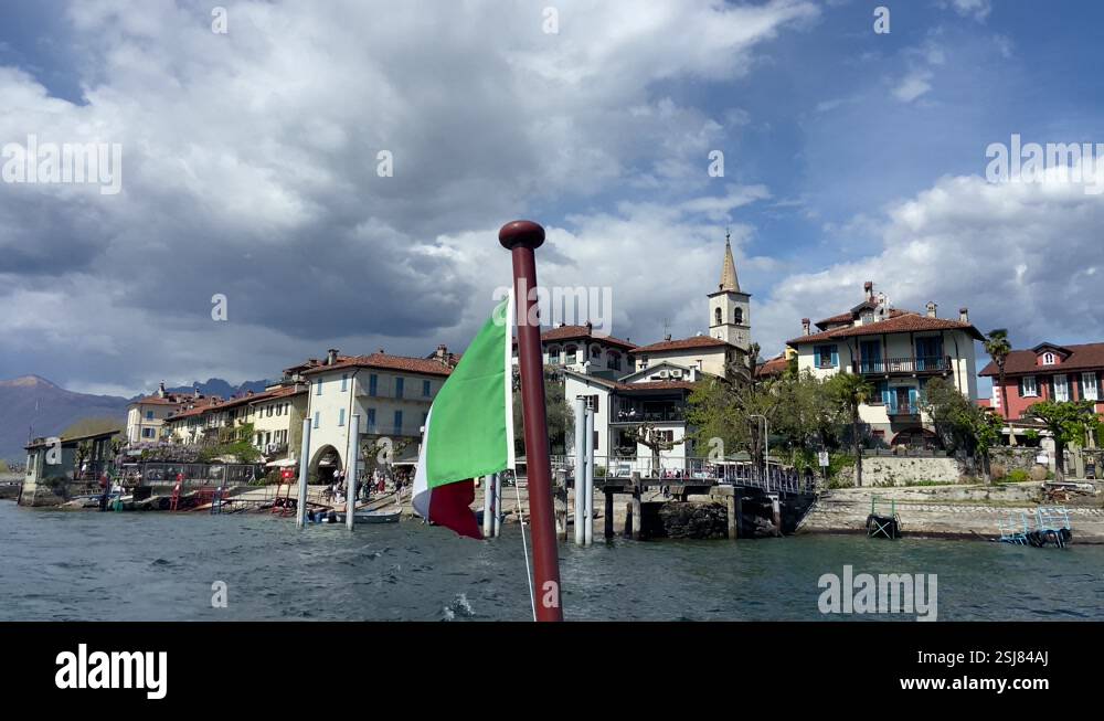 Static view from a taxi boat with Italian flag of Isola Superiore in ...