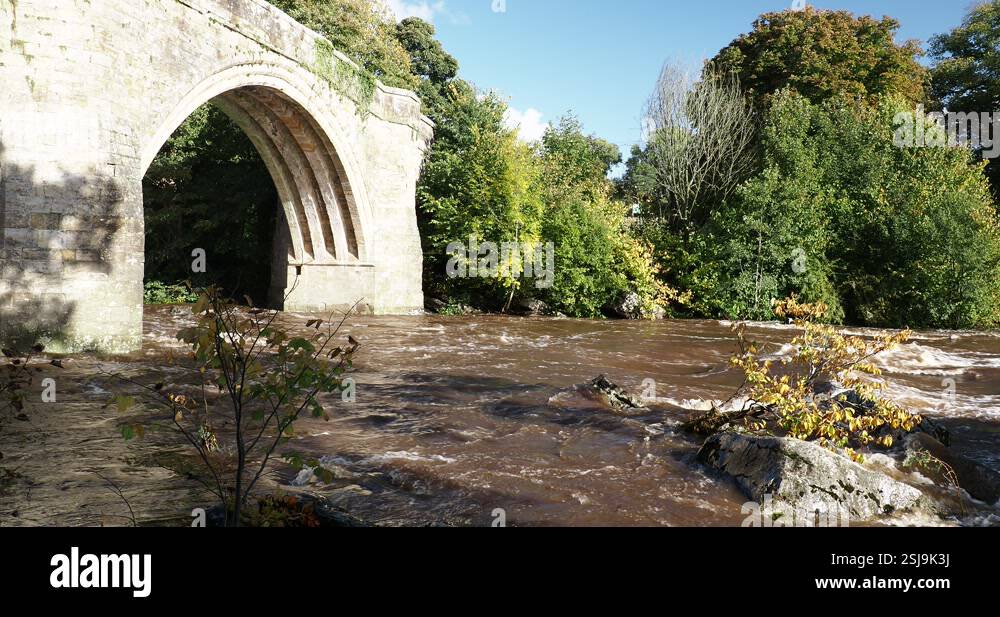 Floodwater in the River Lune and Devils Bridge in Kirkby Lonsdale ...