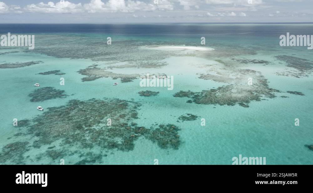 Boats in the ocean near Vlasoff Cay on the Great Barrier Reef in Far ...