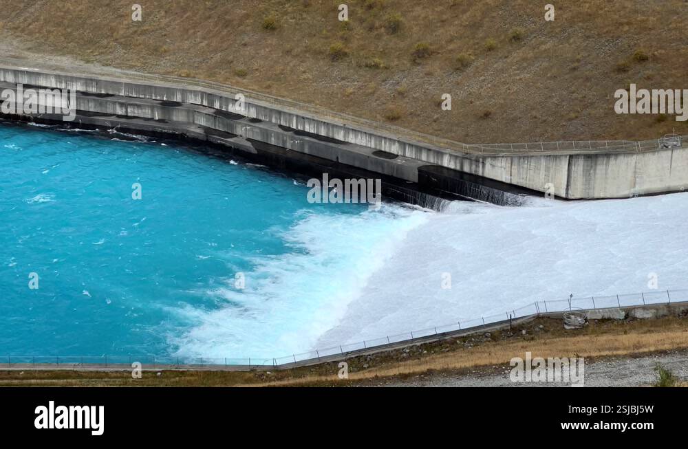 Lake Pukaki spilling turquoise glacier water that flows into Pukaki ...
