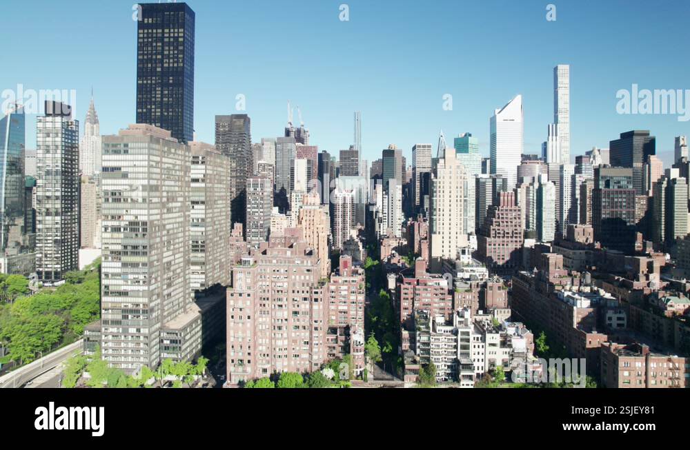 Urban jungle in New York. Maze of Manhattan apartments, offices and ...