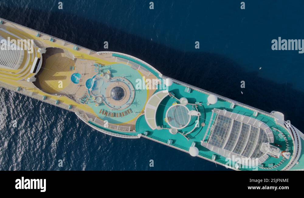 Ocean liner top view Stock Videos & Footage - HD and 4K Video Clips - Alamy
