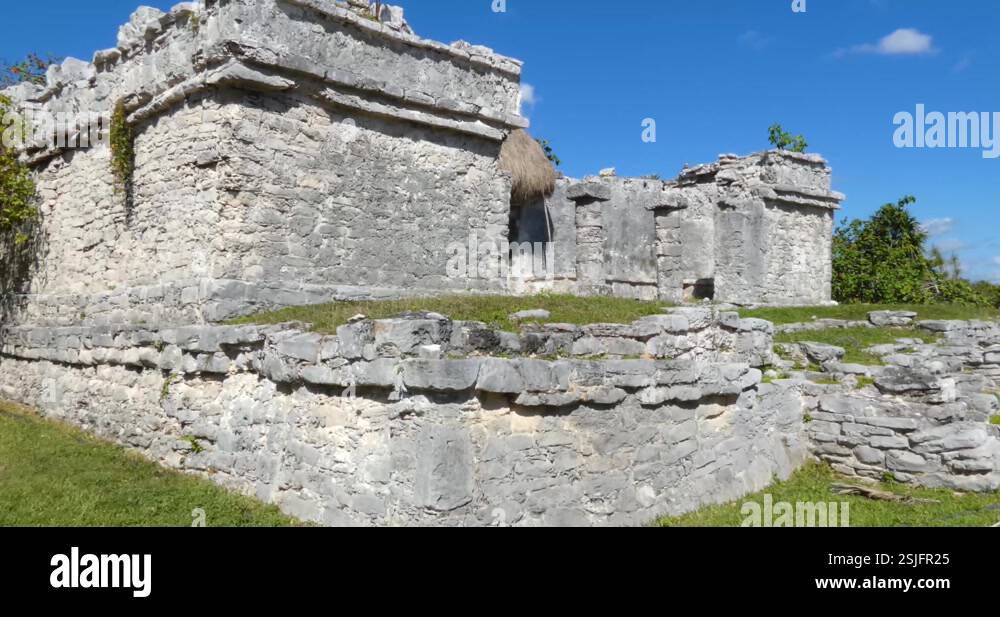 Casa de Chultun, House of Water, Structure 20, mayan ruins at Tulum ...