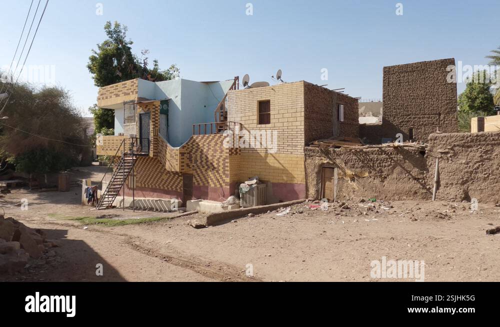 Wild construction Stock Videos & Footage - HD and 4K Video Clips - Alamy