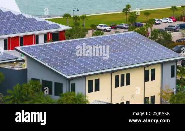 Solar photovoltaic panels installed on top of Florida office building ...