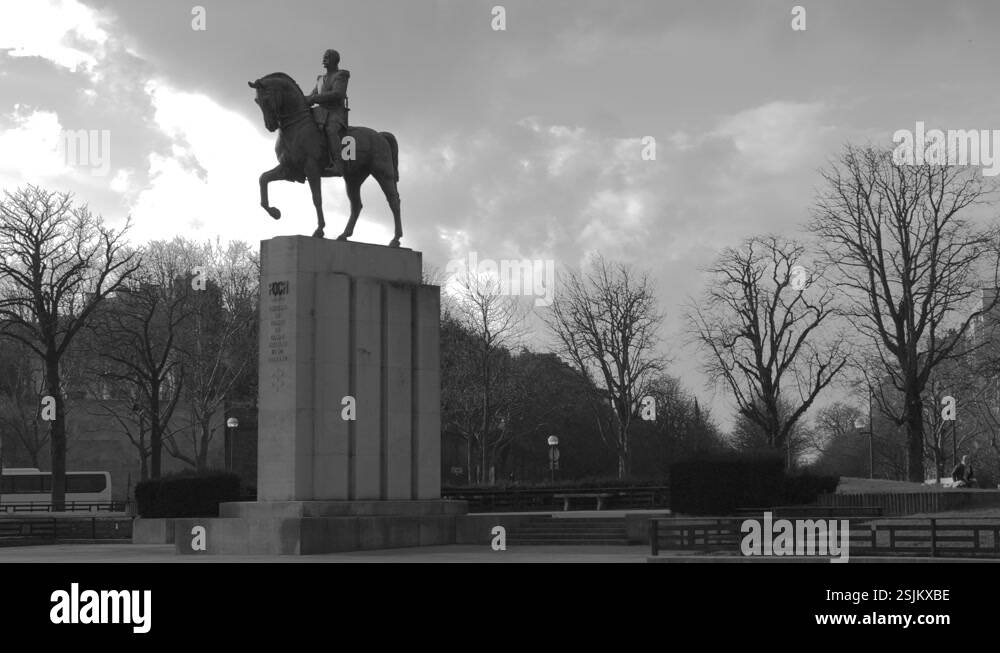 Roundabout artwork Stock Videos & Footage - HD and 4K Video Clips - Alamy