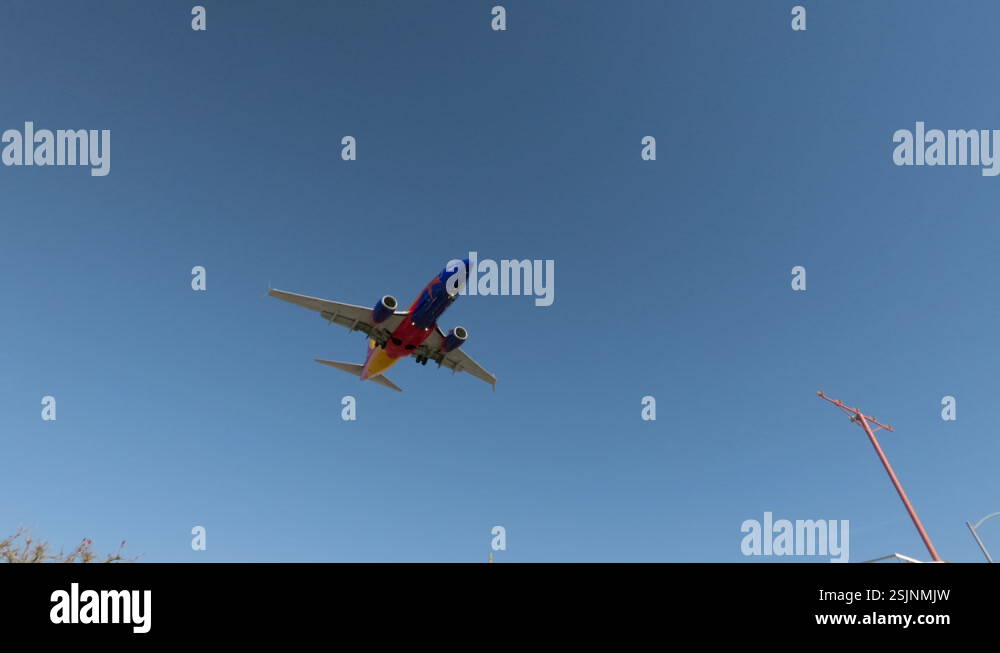 Commercial jet airplane landing in Stock Videos & Footage - HD and 4K ...