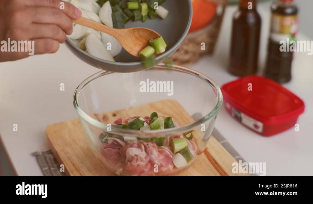 Step-by-step procedures for marinating pork for easy Korean cooking ...